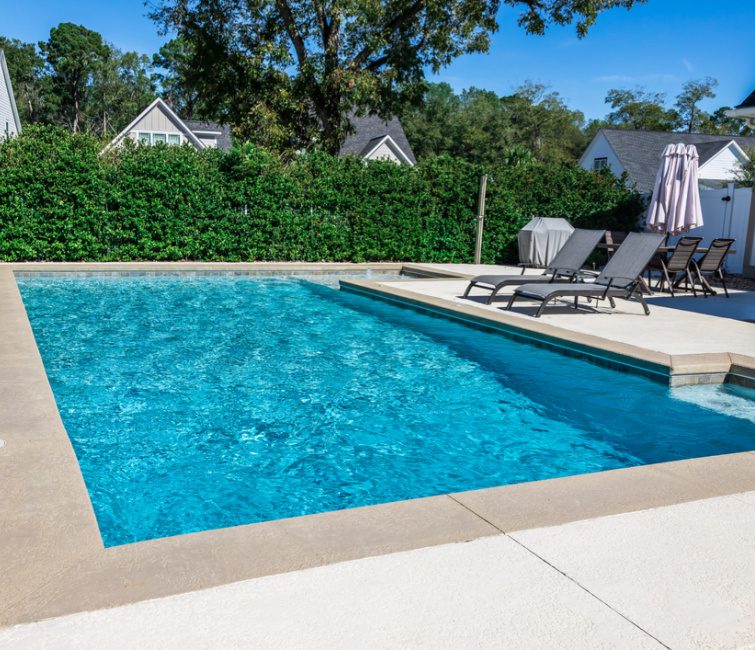 Piscinas de agua salada ᐅ Ventajas e inconvenientes - KronosHomes